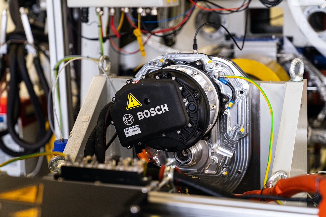 Il sistema ibrido Bosch LMDh vince alla 24 Ore di Daytona - Sicilia Motori