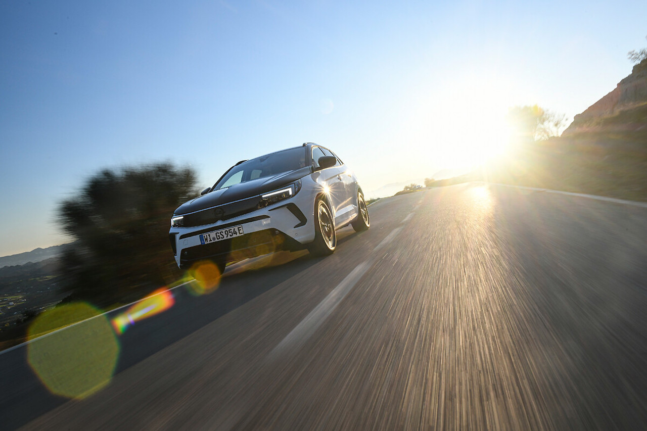 Opel: Grandland GSe, il SUV sportivo alla spina - Sicilia Motori
